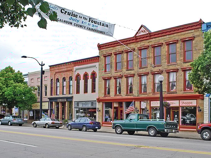 A banner announces "Cruise to the Fountain" – because in Marshall, even classic cars slow down to admire the architecture.