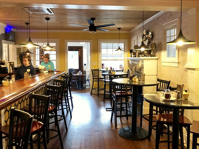 Inside, wooden ceilings and warm yellow walls create that rare atmosphere where you instantly feel like a regular, even on your first visit.