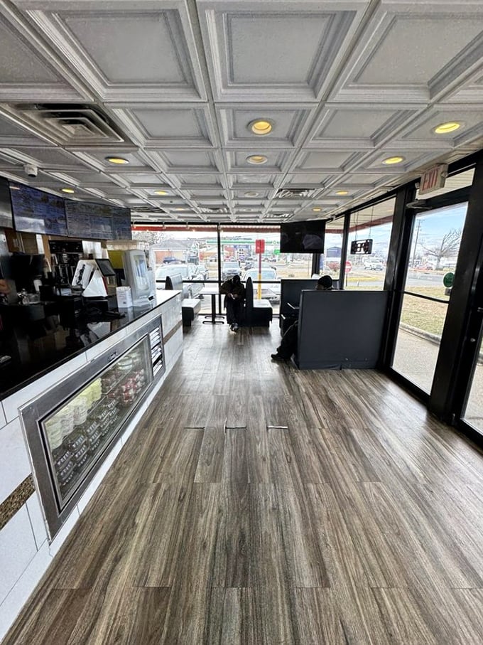 Clean lines, wood-look flooring, and an unexpectedly elegant coffered ceiling – this isn't just a chicken joint, it's a poultry palace with priorities straight.