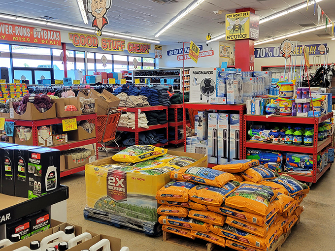 Welcome to retail's version of organized chaos, where "Good Stuff Cheap" isn't just a slogan—it's a lifestyle choice for savvy Connecticut shoppers.