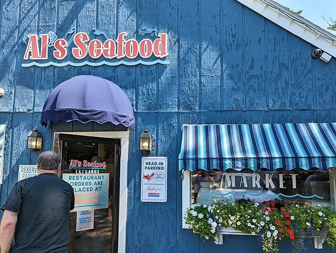 Al's Seafood (North Hampton): Blue buildings and seafood – name a more iconic duo! This no-nonsense exterior hides treasures that would make Neptune himself stand in line.