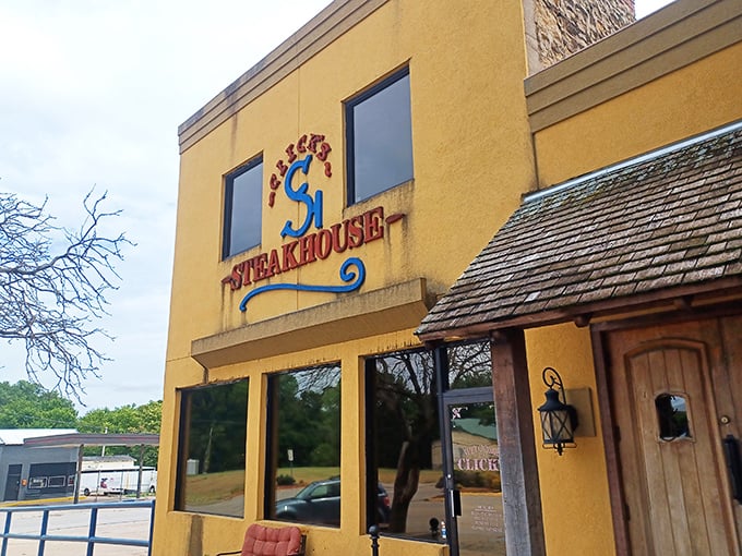 Click's sunny yellow exterior is like finding a gold nugget in Pawnee—unassuming until you taste what's inside.