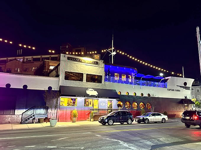 By night, this landlocked vessel glows like a seafood lighthouse, guiding hungry sailors to port. No lifejackets required!