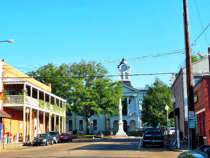 Historic buildings frame Oxford's streets like a living museum where you can actually touch the exhibits (and grab lunch too). 