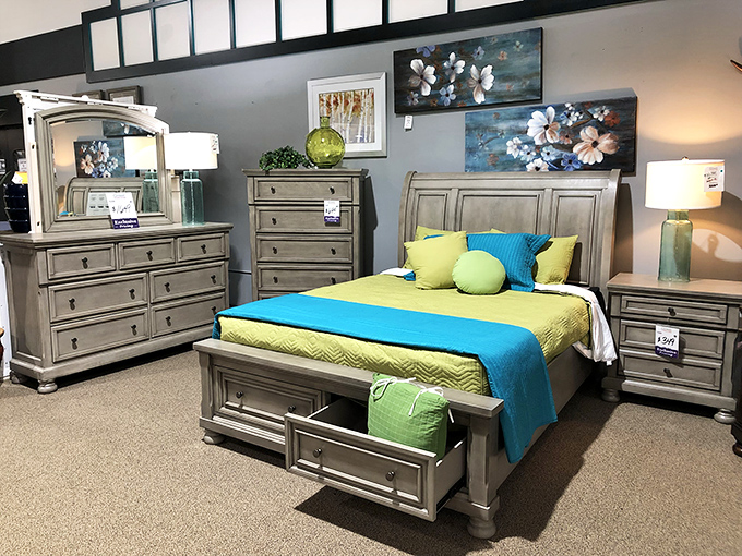 This bedroom set doesn't just offer storage—it's staging an intervention for your cluttered nightstand. The clever drawer in the footboard is where organization dreams come true.