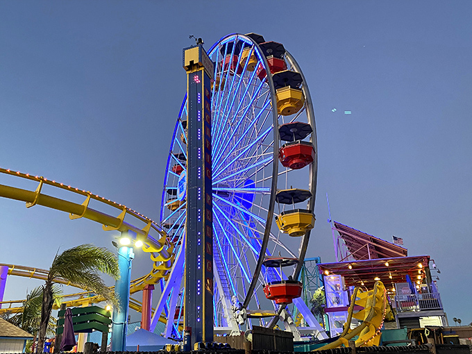 As twilight descends, the Pacific Wheel transforms into a mesmerizing light show against the darkening sky—proof that Ferris wheels are nature's way of saying "slow down and enjoy the view."