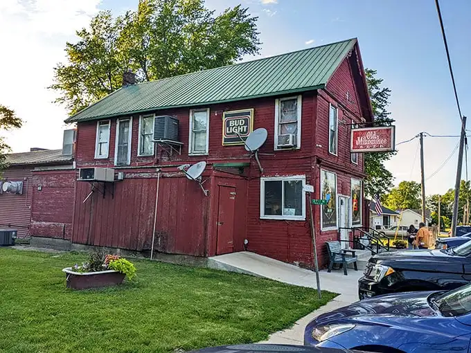 "Let the good times roll" indeed! This unassuming country steakhouse proves the best things in Illinois aren't always found in big cities.