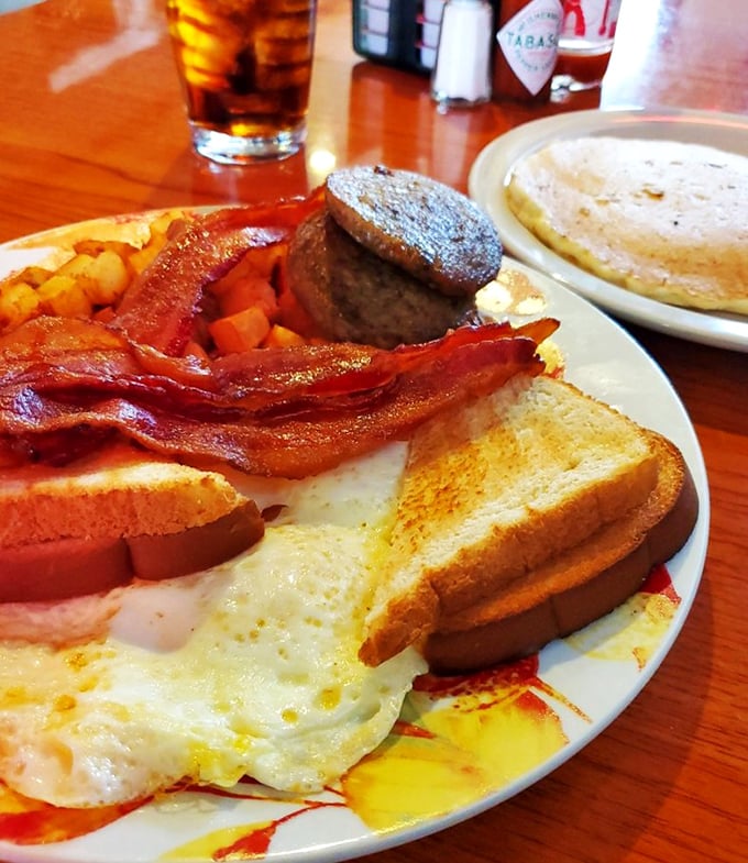 Breakfast perfection on a plate. Those eggs are having the kind of good day we all aspire to—sunny-side up and surrounded by friends.