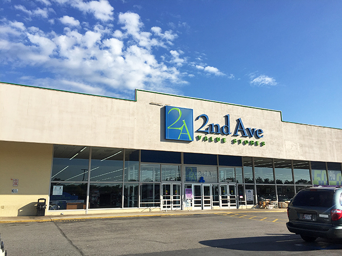 Another 2nd Ave location means twice the thrifting fun! This Laurel outpost is ready for your bargain expedition.