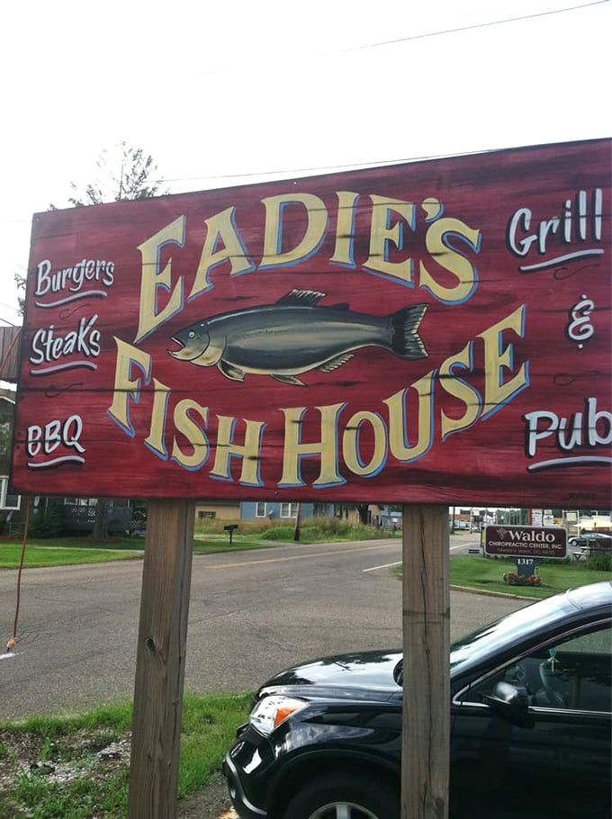 Eadie's Fish House: That sign says it all – burgers, steaks, and fish that would make Lake Erie proud. No-nonsense dining at its finest.