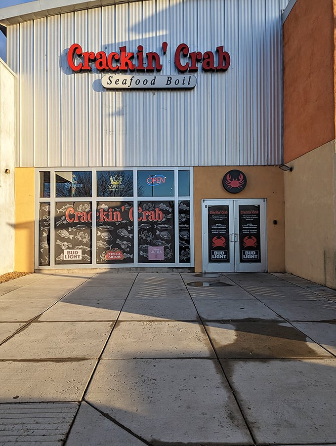 Simple, straightforward, and ready for seafood action – Crackin' Crab knows what matters is on your plate, not the walls. 