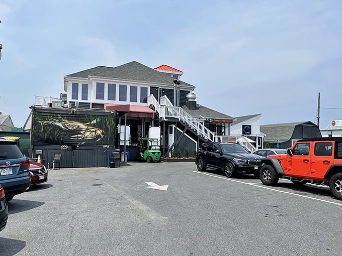At Harris, even the building looks ready for a day on the water. Just like the seafood, it's perfectly at home here.
