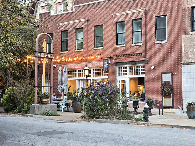 String lights and historic brick create Peacemaker's understated charm. By evening, this patio transforms into seafood paradise!