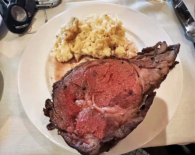 The 10oz prime rib doesn't just satisfy hunger—it creates food memories that will haunt you deliciously for years to come.