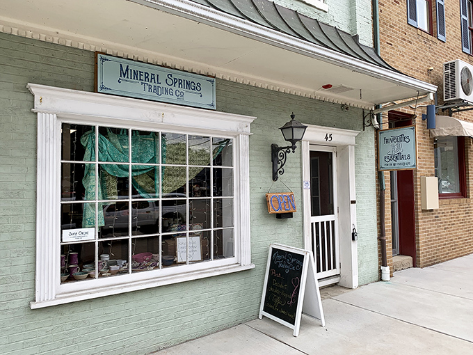 Mint-green façades and carefully curated window displays—Mineral Springs Trading Company offers the kind of shopping experience chain stores can only dream about.