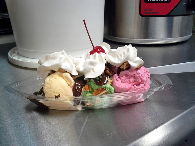 Triple threat territory: vanilla, strawberry, and mint come together like the dessert version of the Three Tenors—harmonious, rich, and crowd-pleasing.