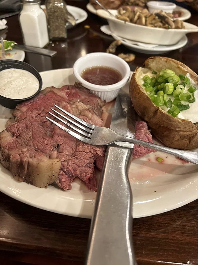 The 10oz prime rib doesn't need fancy plating tricks—it commands attention through sheer delicious presence, like Robert De Niro walking into a room.