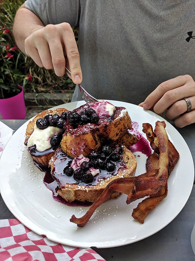 Someone's digging into what might be the most photogenic breakfast in Tennessee—French toast that's dressed for the red carpet, not just the breakfast table.
