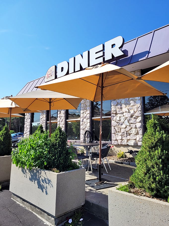 Shoreline Diner catches the last rays of daylight – where modern meets retro in a perfect Connecticut compromise.
