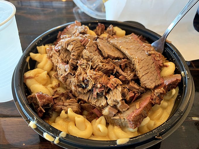 Brisket and mac & cheese – a relationship more perfect than most Hollywood marriages. Comfort food that actually delivers on its promise.