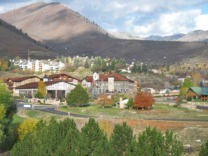 Midway nestles against the mountains like a postcard come to life, complete with Swiss-inspired architecture.