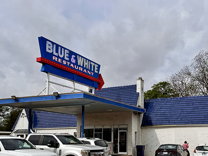The Blue & White's vintage sign hasn't changed much since the days when road-trippers used actual maps – and neither have their perfectly crispy hash browns.