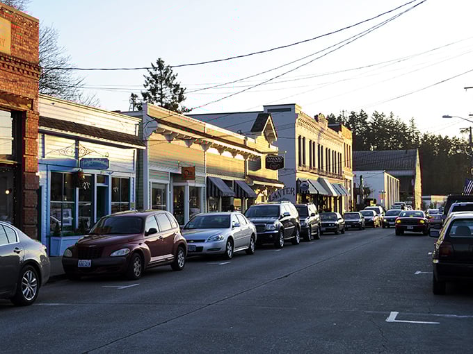 La Conner’s streets glow with evening light – a golden hour haven where shops and cafes beckon.