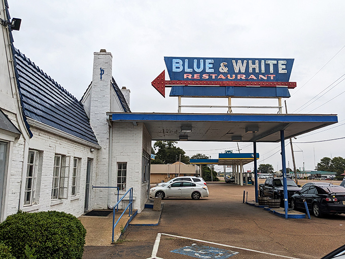 That classic drive-up canopy has sheltered generations of Tunica breakfast lovers – the ultimate "Come on in, the biscuits are fine" invitation.