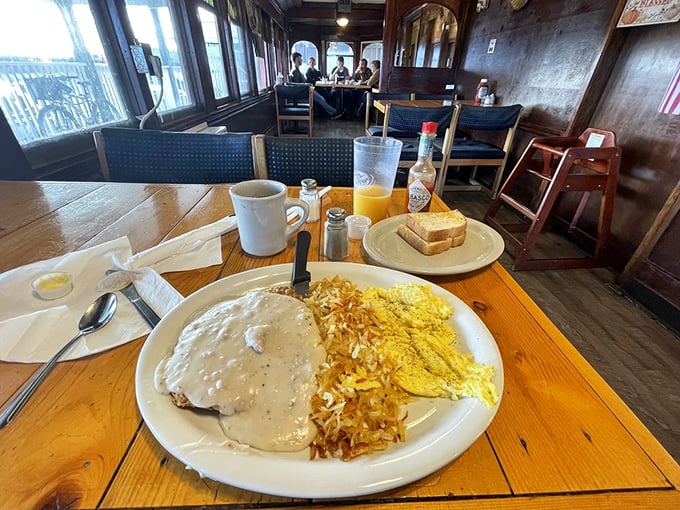 Country fried steak with hash browns—the breakfast that says, "You won't need lunch today, partner." Pure Moses Lake morning magnificence.