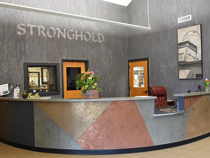 The reception desk announces "STRONGHOLD" in no uncertain terms. Even the most directionally-challenged knight couldn't miss this check-in spot.
