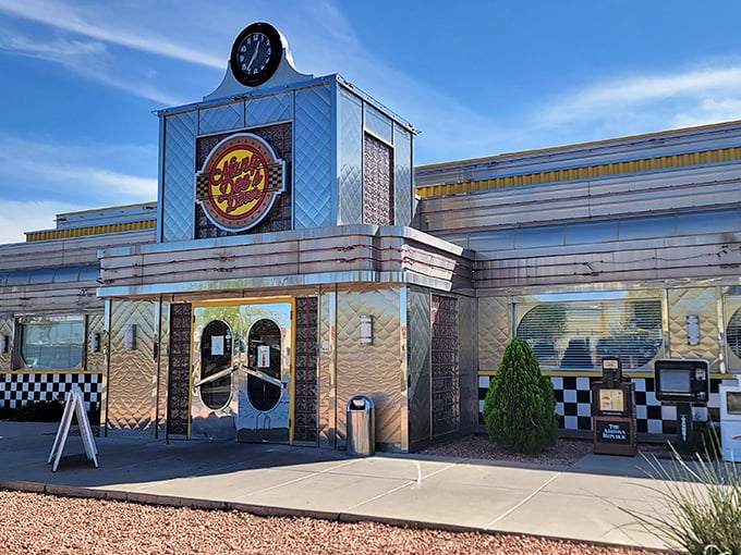Nana Dee's metallic shine brings Route 66 nostalgia to Scottsdale. This gleaming diner looks like it could take off for breakfast planet anytime.
