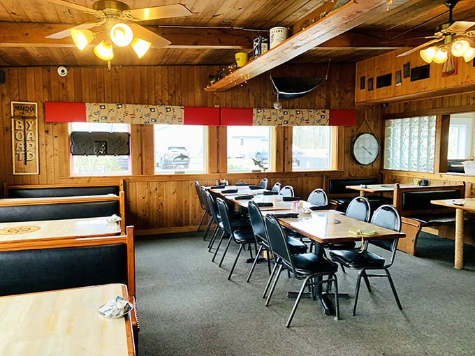 The dining room—where wooden beams and nautical touches aren't for Instagram, but because that's just how things are done here.