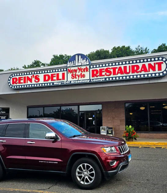 connecticut hole wall restaurant ftr