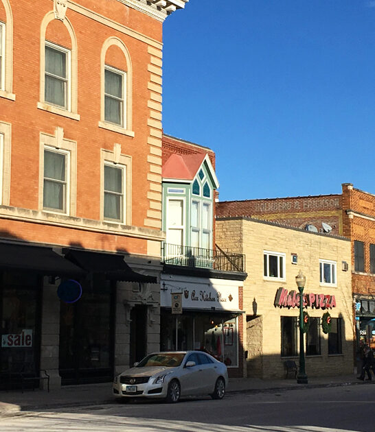 gorgeous antiquing town iowa ftr