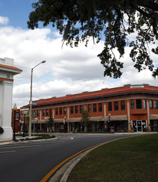 picturesque-town-florida-weekend-FTR