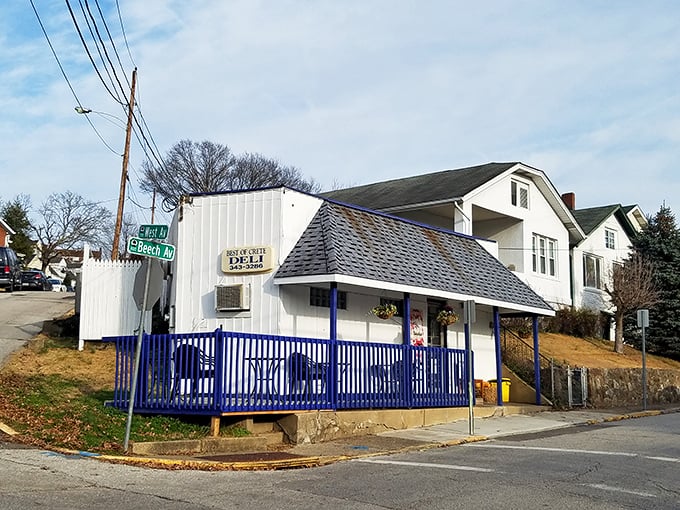 Two flags tell the whole story: America and Greece standing proudly over this humble culinary treasure on Beech Avenue.