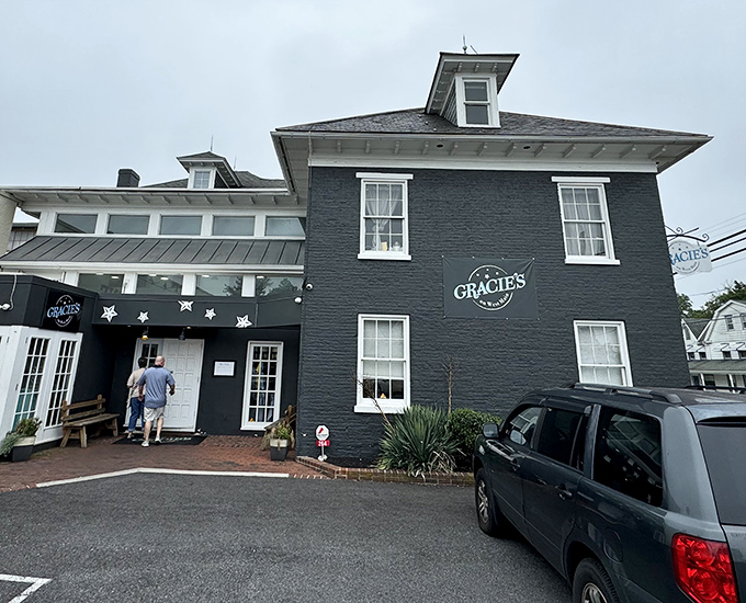 The striking black exterior of Gracie's On West Main stands like a culinary lighthouse in Leola, beckoning hungry travelers with the promise of comfort food nirvana.