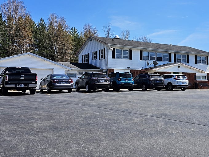 The unassuming exterior of Chicken Licks might fool you, but those packed parking spaces tell the real story—chicken pilgrims have arrived.