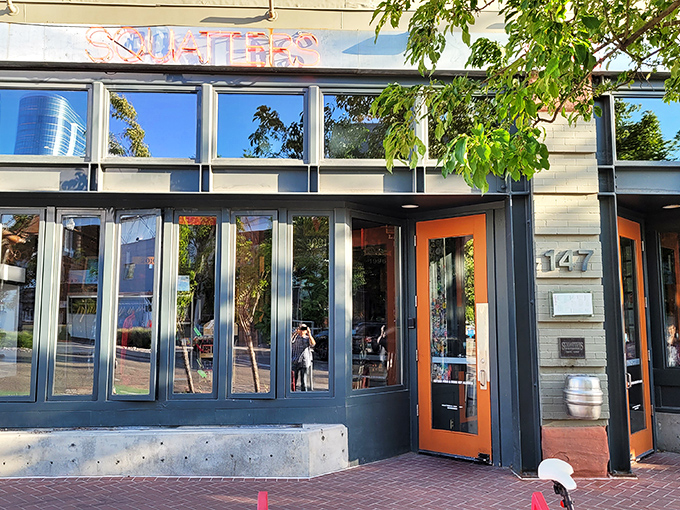 Squatters' distinctive exterior blends urban cool with artistic flair. Those colorful murals aren't just decoration—they're a preview of the creativity waiting inside.