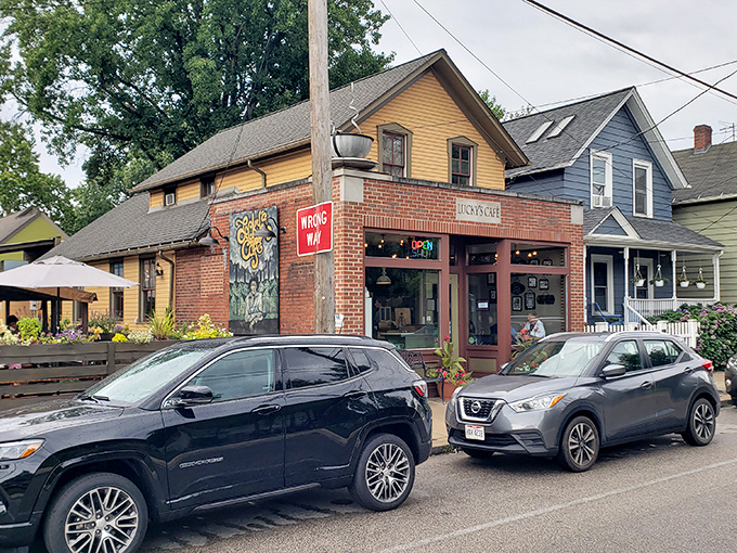 Lucky's brick façade welcomes you like an old friend, complete with charming benches where weekend warriors patiently await breakfast nirvana.