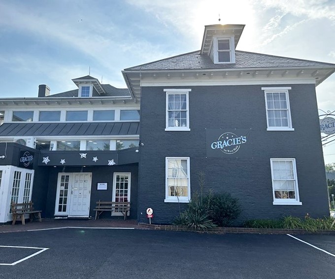 The striking black exterior of Gracie's On West Main stands like a culinary lighthouse in Leola, beckoning hungry travelers with the promise of comfort food nirvana.