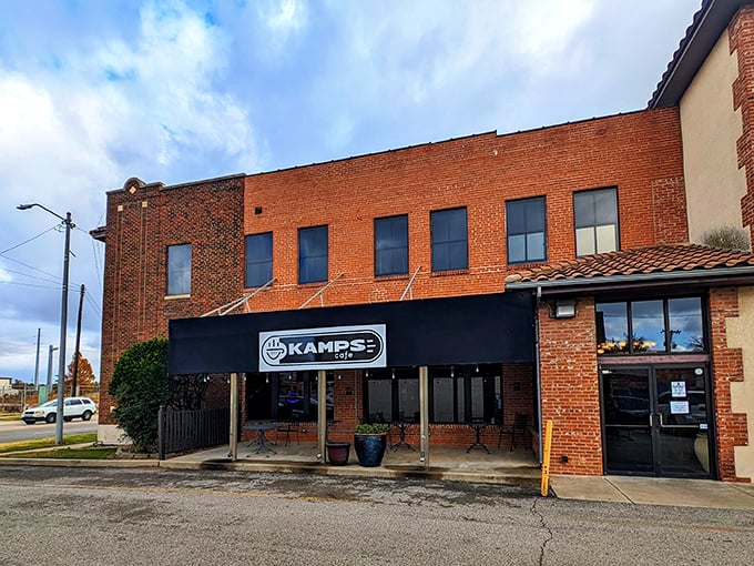 The unassuming brick exterior of Kamp's 1910 Café stands like a culinary sentinel in Oklahoma City's Midtown, promising delights without pretension.