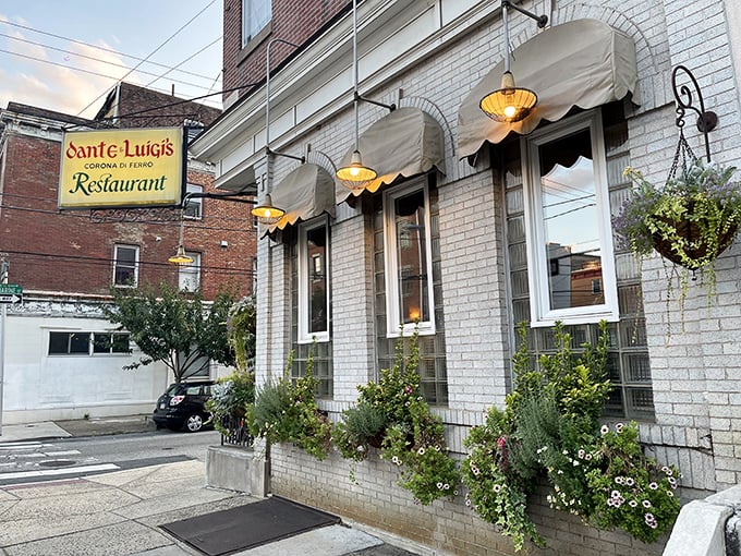 The white-brick façade with its yellow sign and window boxes has welcomed hungry Philadelphians since 1899. Classic elegance never goes out of style.