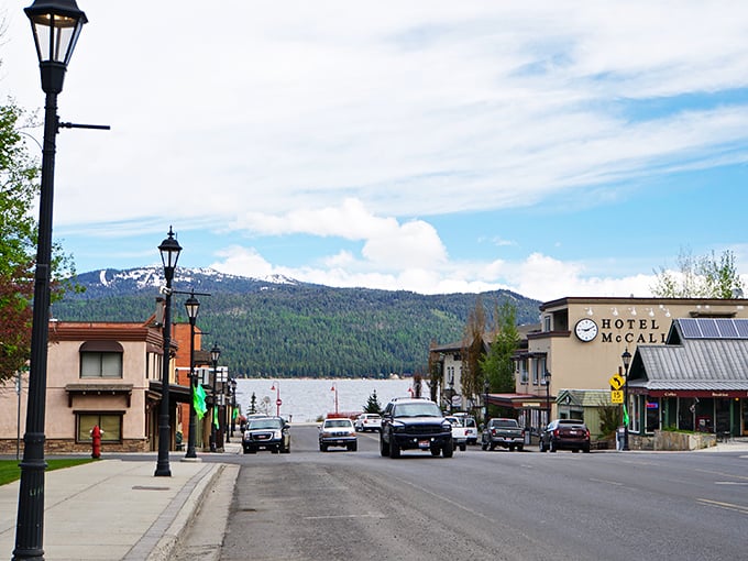 Main Street, McCall – where small-town charm meets big mountain views. The kind of place where you can actually hear yourself think.