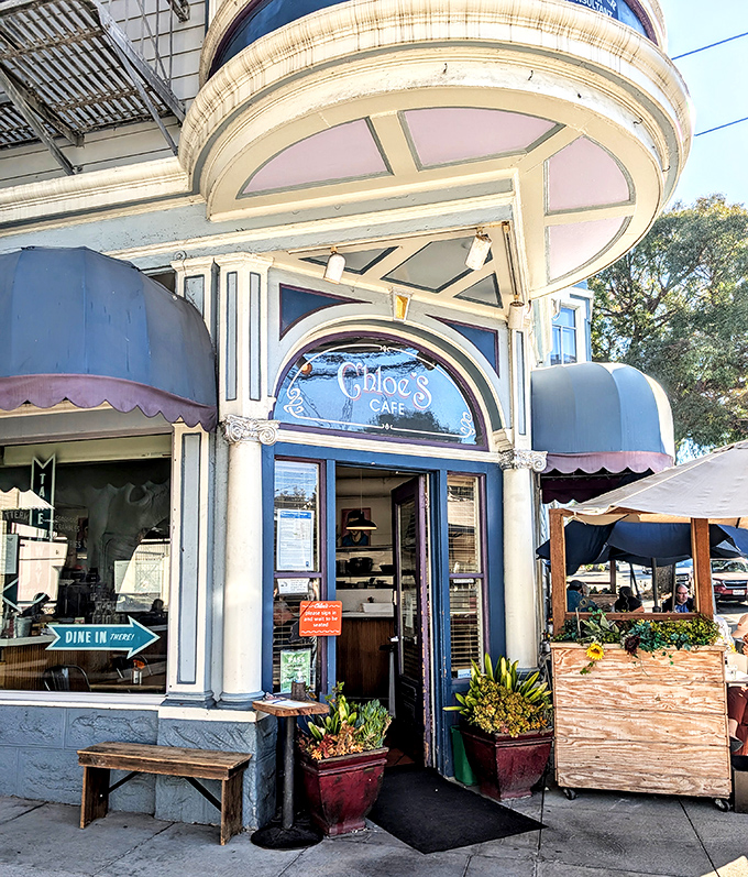 The Victorian charm of Chloe's exterior isn't just Instagram bait—it's your first clue that breakfast magic awaits inside.