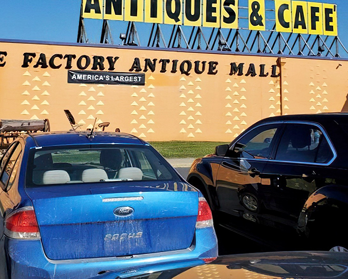 The butterscotch-colored behemoth announces itself with all the subtlety of a carnival barker. "America's Largest" isn't just bragging—it's a promise of treasure-hunting paradise.