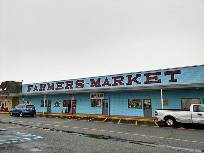 The unassuming exterior of bargain-hunting paradise. Like finding a secret door to Narnia, but instead of talking lions, you'll discover talking vendors.