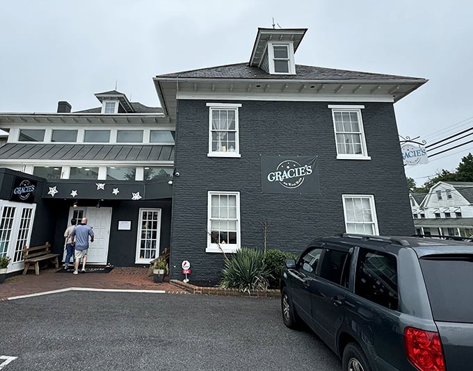 The striking black exterior of Gracie's On West Main stands like a culinary lighthouse in Leola, beckoning hungry travelers with the promise of comfort food nirvana.