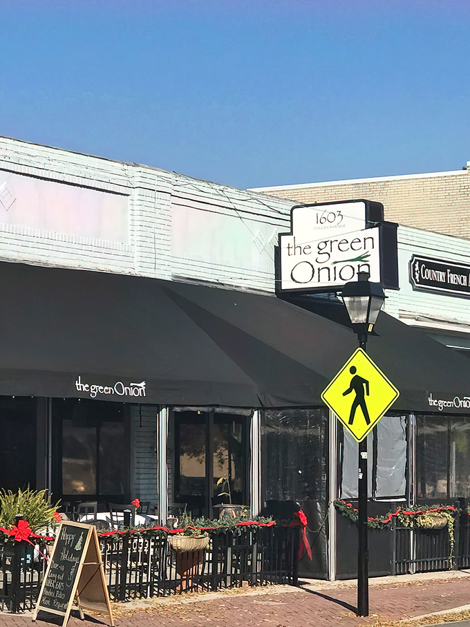 The sidewalk patio at The Green Onion beckons like an old friend, with flower boxes that could make a botanist blush with envy.