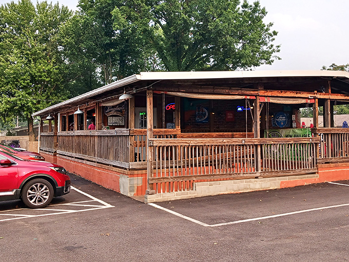 The unassuming wooden exterior of Eadie's Fish House promises no frills—just the honest-to-goodness seafood treasures waiting inside.